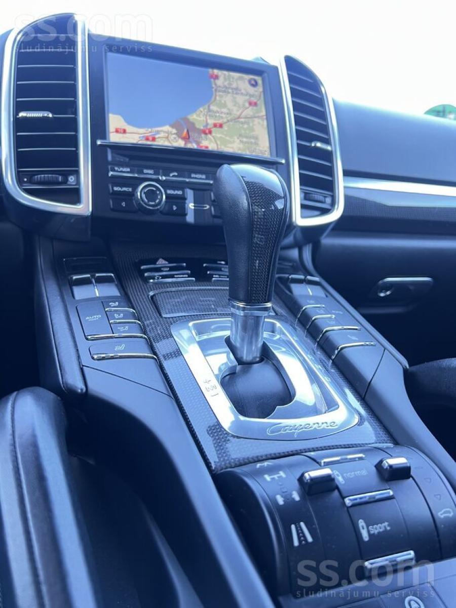 Black Porsche Cayenne 2011 in Riga, with an engine capacity of 4.80 L and mileage of 245 thousand km for 18500 €, photo 8 on AUTOMOTO.COM.LV