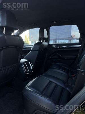 Black Porsche Cayenne 2011 in Riga, with an engine capacity of 4.80 L and mileage of 245 thousand km for 18500 €, photo 9 on AUTOMOTO.COM.LV