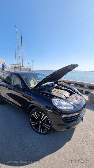 Melns Porsche Cayenne 2011 Tallina, ar dzinēja tilpumu 3.00 L un nobraukumu 266 tūkst. km par 17474 €, foto 12 vietnē AUTOMOTO.COM.LV