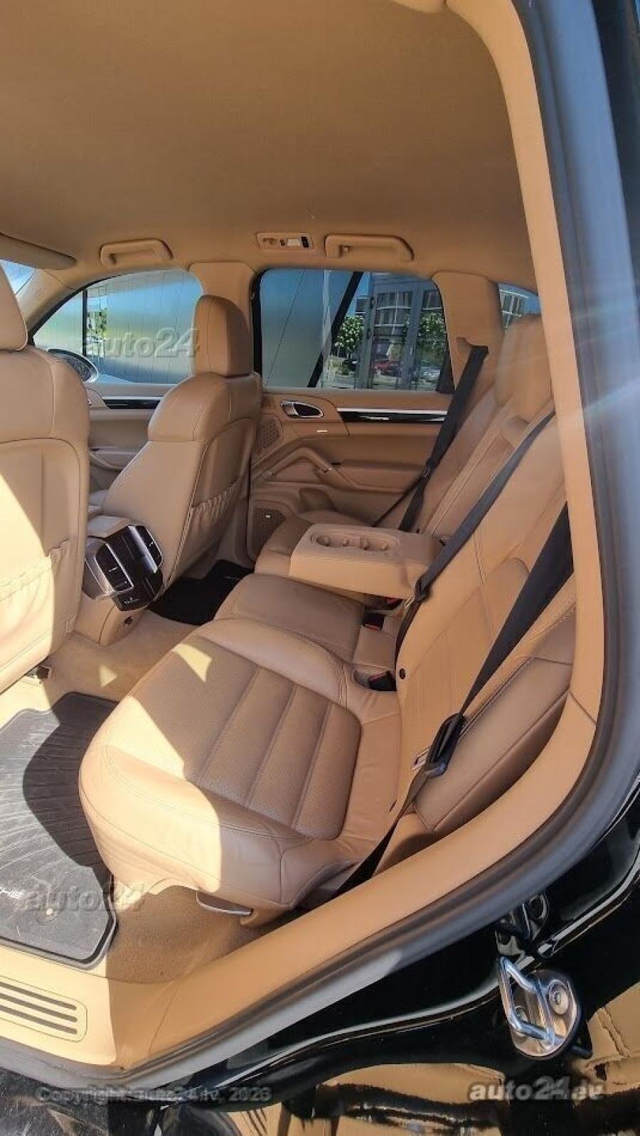 Melns Porsche Cayenne 2011 Tallina, ar dzinēja tilpumu 3.00 L un nobraukumu 266 tūkst. km par 17474 €, foto 13 vietnē AUTOMOTO.COM.LV