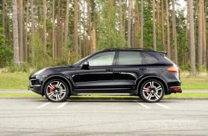 Black Porsche Cayenne 2011 in Riga, with an engine capacity of 4.80 L and mileage of 248 thousand km for 17990 €, photo 5 on AUTOMOTO.COM.LV
