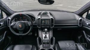Black Porsche Cayenne 2011 in Riga, with an engine capacity of 4.80 L and mileage of 248 thousand km for 17990 €, photo 12 on AUTOMOTO.COM.LV