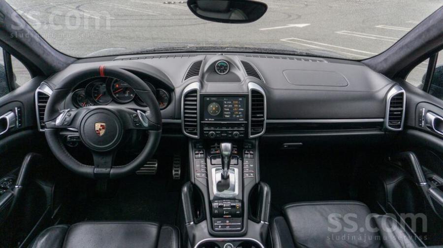 Black Porsche Cayenne 2011 in Riga, with an engine capacity of 4.80 L and mileage of 248 thousand km for 17990 €, photo 12 on AUTOMOTO.COM.LV