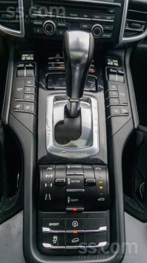 Black Porsche Cayenne 2011 in Riga, with an engine capacity of 4.80 L and mileage of 248 thousand km for 17990 €, photo 15 on AUTOMOTO.COM.LV