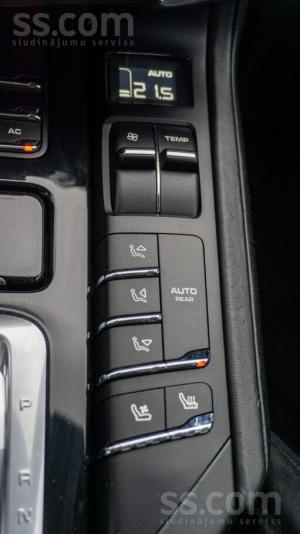Black Porsche Cayenne 2011 in Riga, with an engine capacity of 4.80 L and mileage of 248 thousand km for 17990 €, photo 17 on AUTOMOTO.COM.LV