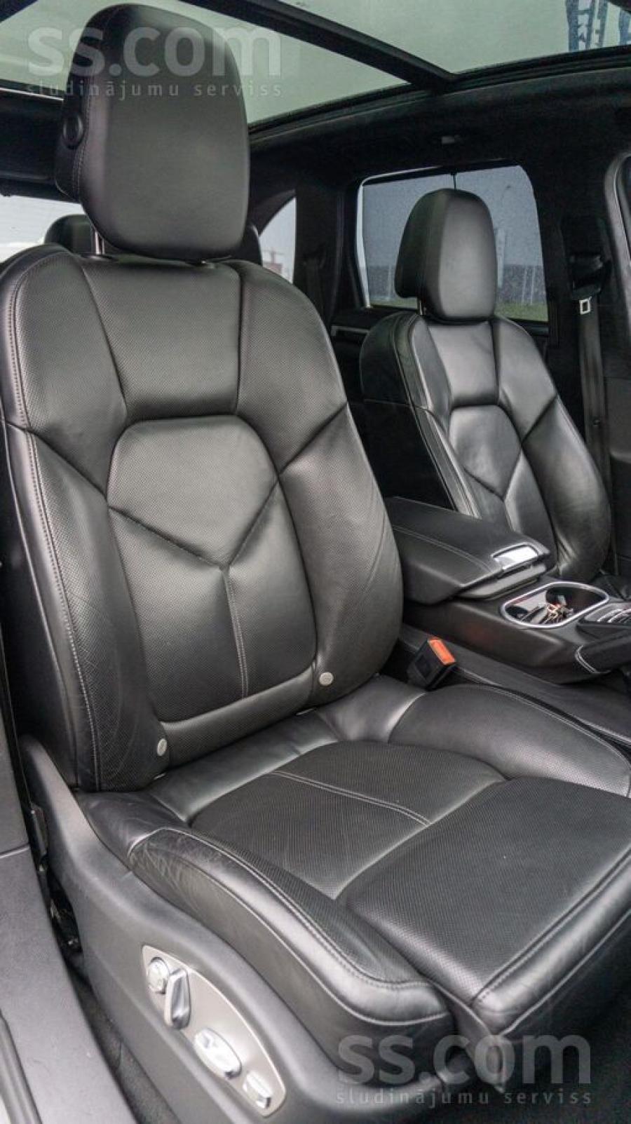 Black Porsche Cayenne 2011 in Riga, with an engine capacity of 4.80 L and mileage of 248 thousand km for 17990 €, photo 25 on AUTOMOTO.COM.LV