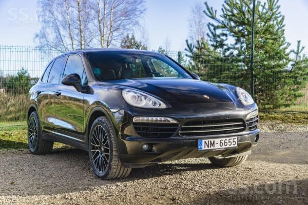 Melns Porsche Cayenne 2012 Rīga, ar dzinēja tilpumu 3.00 L un nobraukumu 362 tūkst. km par 18990 €, foto 3 vietnē AUTOMOTO.COM.LV