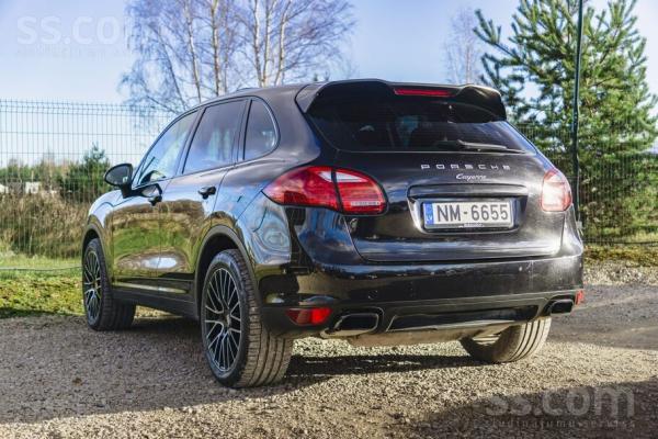 Melns Porsche Cayenne 2012 Rīga, ar dzinēja tilpumu 3.00 L un nobraukumu 362 tūkst. km par 18990 €, foto 4 vietnē AUTOMOTO.COM.LV