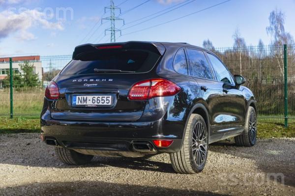 Melns Porsche Cayenne 2012 Rīga, ar dzinēja tilpumu 3.00 L un nobraukumu 362 tūkst. km par 18990 €, foto 6 vietnē AUTOMOTO.COM.LV