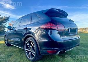Melns Porsche Cayenne 2012 Rīga, ar dzinēja tilpumu 3.00 L un nobraukumu 138 tūkst. km par 21500 €, foto 3 vietnē AUTOMOTO.COM.LV