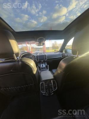 Melns Porsche Cayenne 2012 Rīga, ar dzinēja tilpumu 3.00 L un nobraukumu 138 tūkst. km par 21500 €, foto 10 vietnē AUTOMOTO.COM.LV