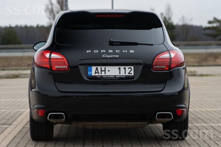Melns Porsche Cayenne 2012 Rīga, ar dzinēja tilpumu 3.00 L un nobraukumu 229 tūkst. km par 17950 €, foto 3 vietnē AUTOMOTO.COM.LV