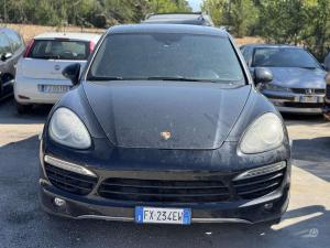 Black Porsche Cayenne 2012 in Telschi, with an engine capacity of 3.00 L and mileage of 300 thousand km for 9999 €, photo 2 on AUTOMOTO.COM.LV