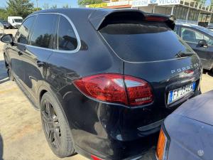 Black Porsche Cayenne 2012 in Telschi, with an engine capacity of 3.00 L and mileage of 300 thousand km for 9999 €, photo 6 on AUTOMOTO.COM.LV