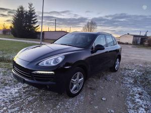 Black Porsche Cayenne 2012 in Pakruojis, with an engine capacity of 2.97 L and mileage of 279 thousand km for 12500 €, photo  on AUTOMOTO.COM.LV