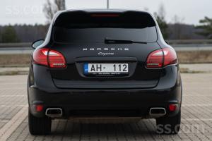 Melns Porsche Cayenne 2012 Rīga, ar dzinēja tilpumu 3.00 L un nobraukumu 231 tūkst. km par 16650 €, foto 3 vietnē AUTOMOTO.COM.LV