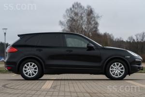 Melns Porsche Cayenne 2012 Rīga, ar dzinēja tilpumu 3.00 L un nobraukumu 231 tūkst. km par 16650 €, foto 4 vietnē AUTOMOTO.COM.LV