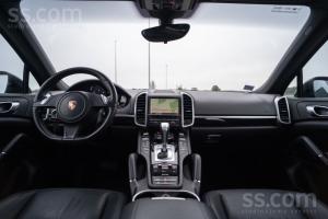 Melns Porsche Cayenne 2012 Rīga, ar dzinēja tilpumu 3.00 L un nobraukumu 231 tūkst. km par 16650 €, foto 10 vietnē AUTOMOTO.COM.LV