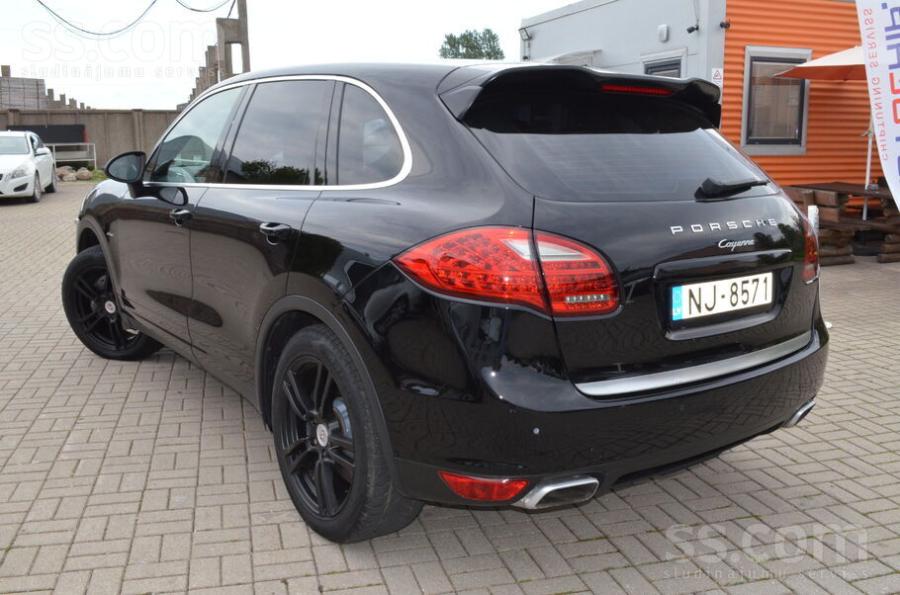 Melns Porsche Cayenne 2012 Ventspils, ar dzinēja tilpumu 3.00 L un nobraukumu 283 tūkst. km par 15000 €, foto 2 vietnē AUTOMOTO.COM.LV