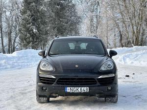 Melns Porsche Cayenne 2012 Viļņa, ar dzinēja tilpumu 2.97 L un nobraukumu 220 tūkst. km par 16700 €, foto 3 vietnē AUTOMOTO.COM.LV