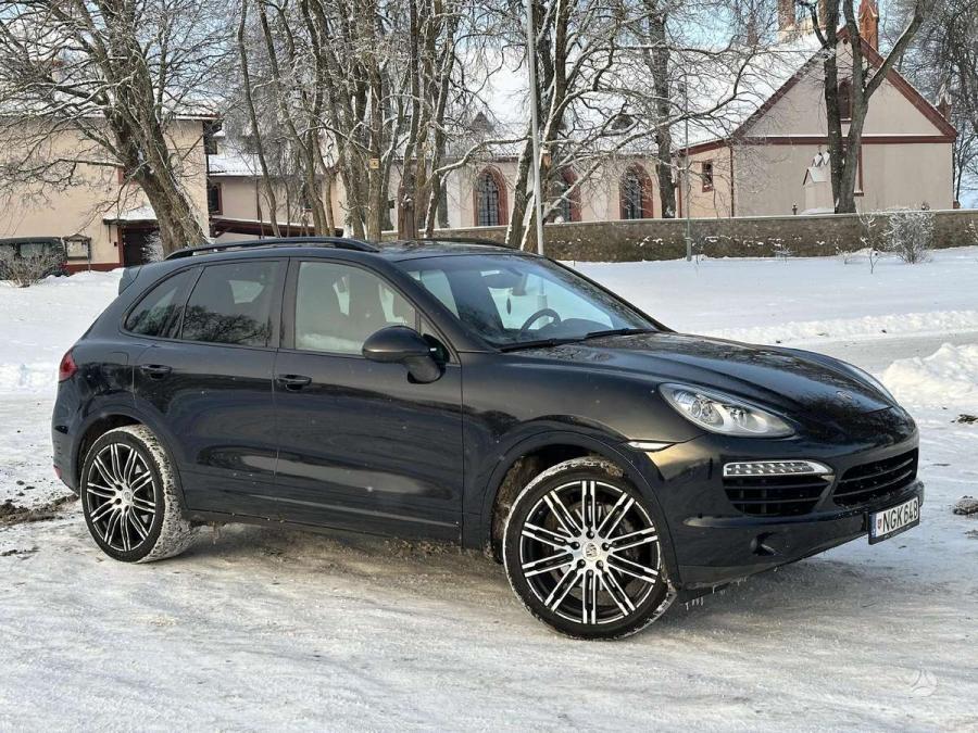 Melns Porsche Cayenne 2012 Viļņa, ar dzinēja tilpumu 2.97 L un nobraukumu 220 tūkst. km par 16700 €, foto 5 vietnē AUTOMOTO.COM.LV