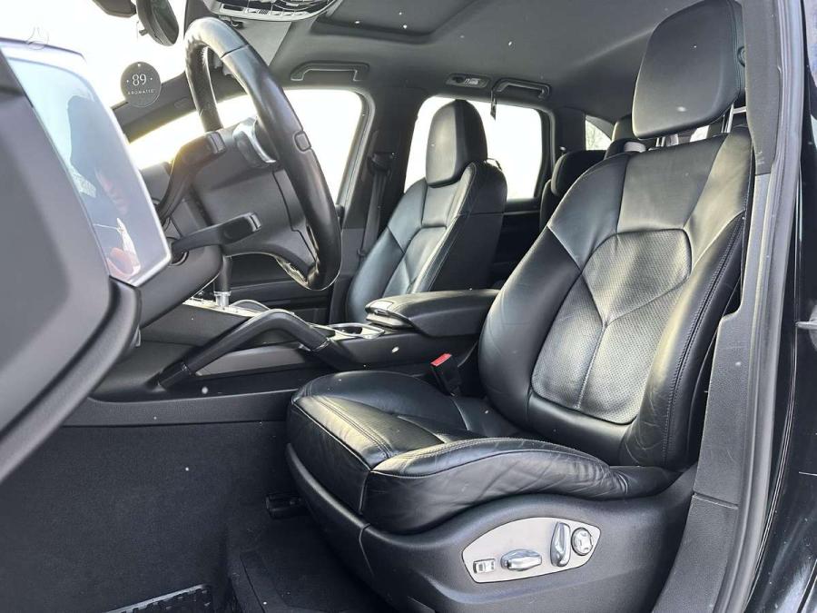 Melns Porsche Cayenne 2012 Viļņa, ar dzinēja tilpumu 2.97 L un nobraukumu 220 tūkst. km par 16700 €, foto 16 vietnē AUTOMOTO.COM.LV