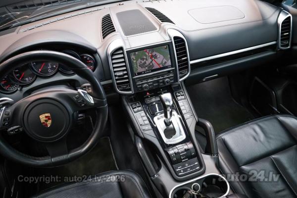 Black Porsche Cayenne 2012 in Tallinn, with an engine capacity of 3.00 L and mileage of 117 thousand km for 27900 €, photo 11 on AUTOMOTO.COM.LV