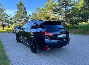 Black Porsche Cayenne 2012 in Vilnius, with an engine capacity of 4.81 L and mileage of 250 thousand km for 15400 €, photo 3 on AUTOMOTO.COM.LV