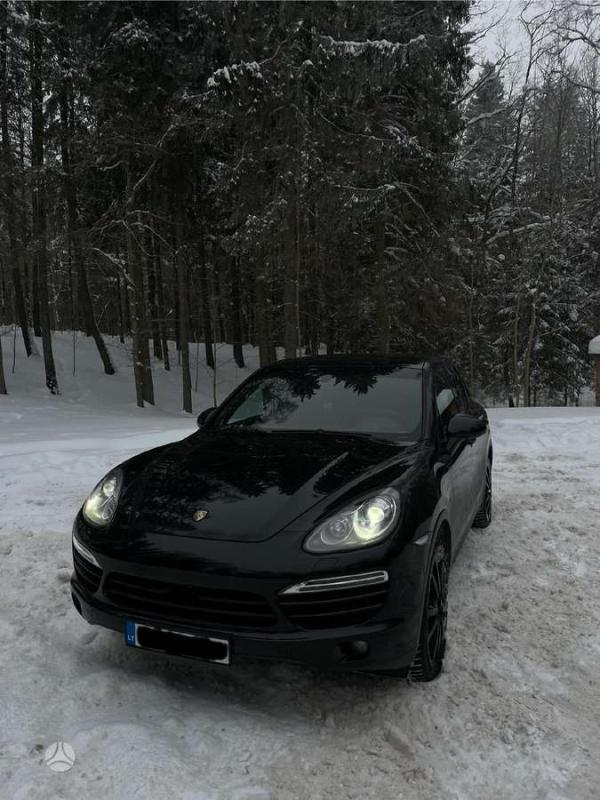 Melns Porsche Cayenne 2012 Telšiai, ar dzinēja tilpumu 2.97 L un nobraukumu 283 tūkst. km par 14500 €, foto 1 vietnē AUTOMOTO.COM.LV