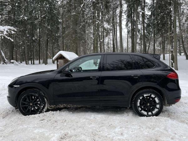 Melns Porsche Cayenne 2012 Telšiai, ar dzinēja tilpumu 2.97 L un nobraukumu 283 tūkst. km par 14500 €, foto 3 vietnē AUTOMOTO.COM.LV