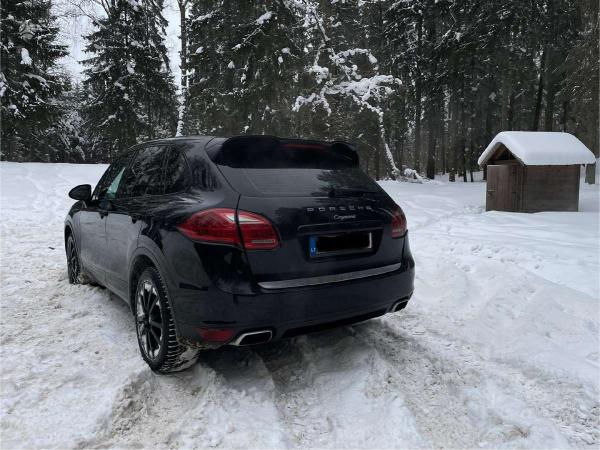 Melns Porsche Cayenne 2012 Telšiai, ar dzinēja tilpumu 2.97 L un nobraukumu 283 tūkst. km par 14500 €, foto 5 vietnē AUTOMOTO.COM.LV