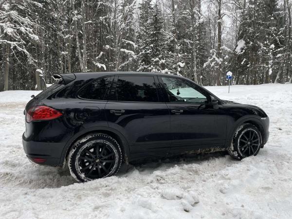 Melns Porsche Cayenne 2012 Telšiai, ar dzinēja tilpumu 2.97 L un nobraukumu 283 tūkst. km par 14500 €, foto 6 vietnē AUTOMOTO.COM.LV