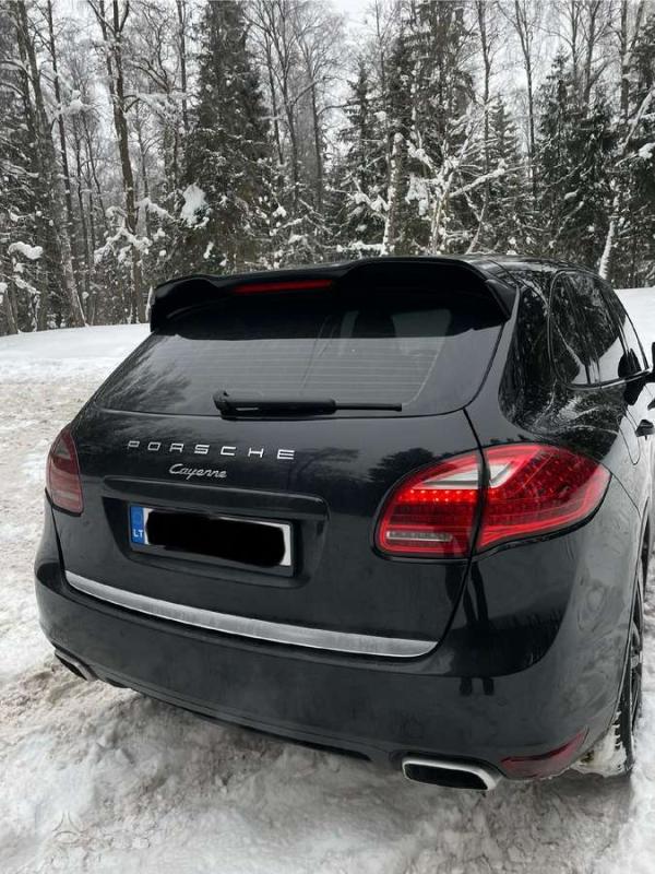 Melns Porsche Cayenne 2012 Telšiai, ar dzinēja tilpumu 2.97 L un nobraukumu 283 tūkst. km par 14500 €, foto 7 vietnē AUTOMOTO.COM.LV