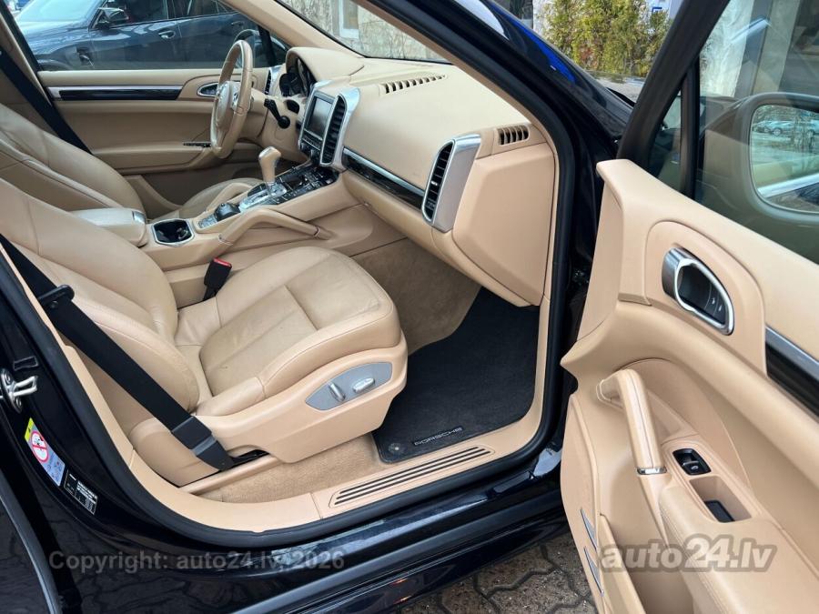 Black Porsche Cayenne 2012 in Tallinn, with an engine capacity of 3.60 L and mileage of 162 thousand km for 17990 €, photo 8 on AUTOMOTO.COM.LV