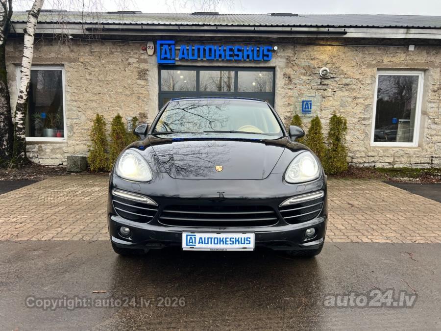 Black Porsche Cayenne 2012 in Tallinn, with an engine capacity of 3.60 L and mileage of 162 thousand km for 17990 €, photo 12 on AUTOMOTO.COM.LV