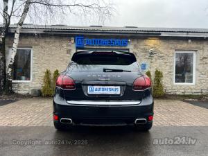 Black Porsche Cayenne 2012 in Tallinn, with an engine capacity of 3.60 L and mileage of 162 thousand km for 17990 €, photo 13 on AUTOMOTO.COM.LV