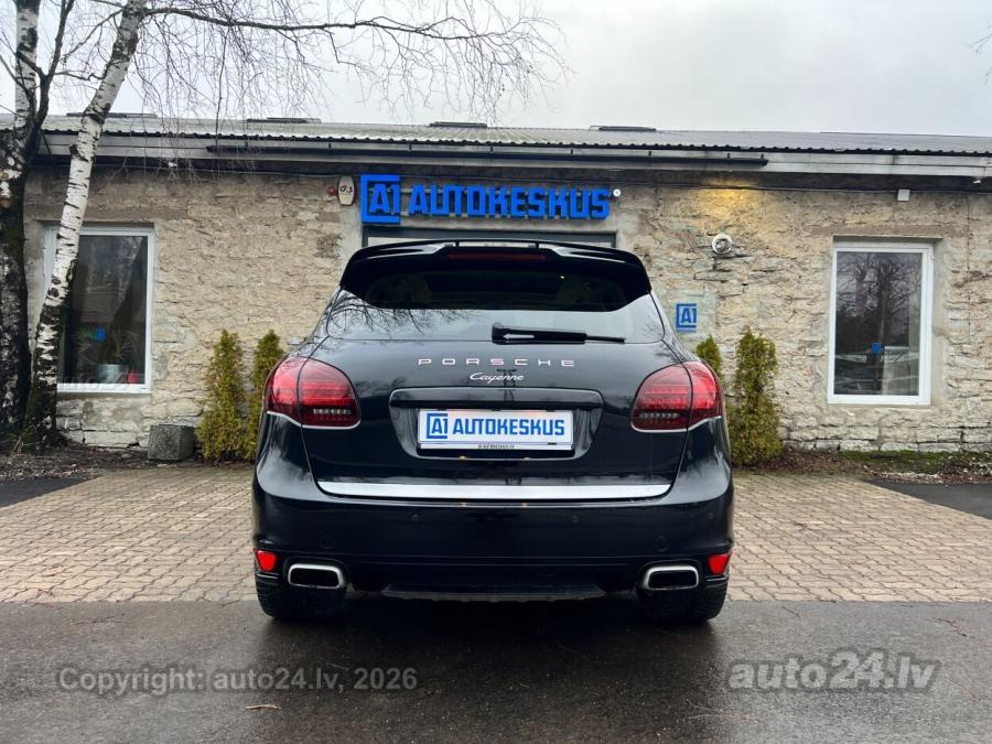 Black Porsche Cayenne 2012 in Tallinn, with an engine capacity of 3.60 L and mileage of 162 thousand km for 17990 €, photo 13 on AUTOMOTO.COM.LV