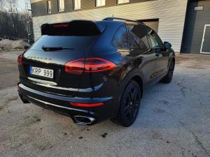 Black Porsche Cayenne 2012 in Klaipeda, with an engine capacity of 3.00 L and mileage of 294 thousand km for 14500 €, photo  on AUTOMOTO.COM.LV
