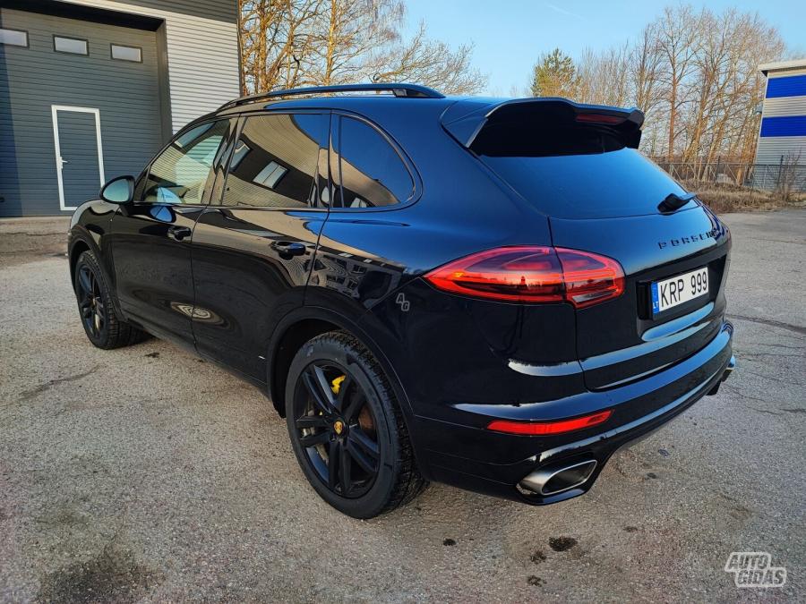 Black Porsche Cayenne 2012 in Klaipeda, with an engine capacity of 3.00 L and mileage of 294 thousand km for 14500 €, photo 3 on AUTOMOTO.COM.LV