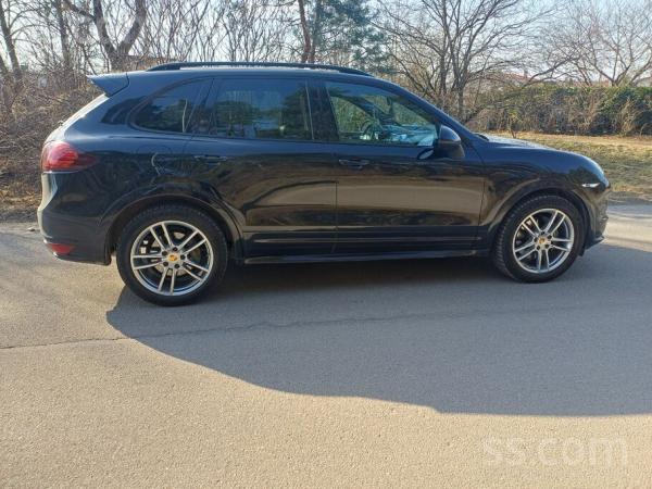 Melns Porsche Cayenne 2012 Rīga, ar dzinēja tilpumu 3.00 L un nobraukumu 279 tūkst. km par 16900 €, foto 2 vietnē AUTOMOTO.COM.LV