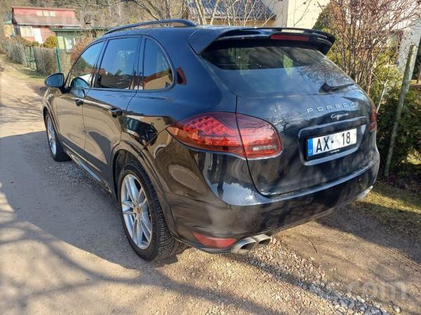 Melns Porsche Cayenne 2012 Rīga, ar dzinēja tilpumu 3.00 L un nobraukumu 279 tūkst. km par 16900 €, foto 3 vietnē AUTOMOTO.COM.LV