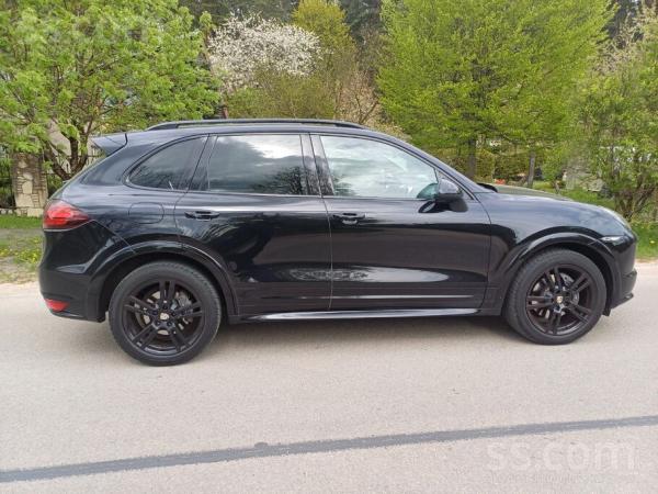 Melns Porsche Cayenne 2012 Rīga, ar dzinēja tilpumu 3.00 L un nobraukumu 279 tūkst. km par 16900 €, foto 5 vietnē AUTOMOTO.COM.LV