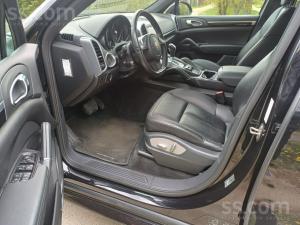 Melns Porsche Cayenne 2012 Rīga, ar dzinēja tilpumu 3.00 L un nobraukumu 279 tūkst. km par 16900 €, foto 8 vietnē AUTOMOTO.COM.LV