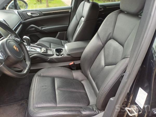 Melns Porsche Cayenne 2012 Rīga, ar dzinēja tilpumu 3.00 L un nobraukumu 279 tūkst. km par 16900 €, foto 8 vietnē AUTOMOTO.COM.LV