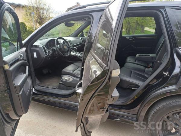 Melns Porsche Cayenne 2012 Rīga, ar dzinēja tilpumu 3.00 L un nobraukumu 279 tūkst. km par 16900 €, foto 9 vietnē AUTOMOTO.COM.LV