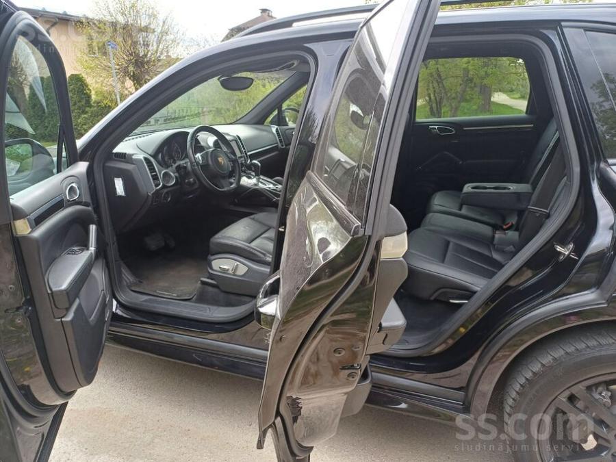 Melns Porsche Cayenne 2012 Rīga, ar dzinēja tilpumu 3.00 L un nobraukumu 279 tūkst. km par 16900 €, foto 10 vietnē AUTOMOTO.COM.LV