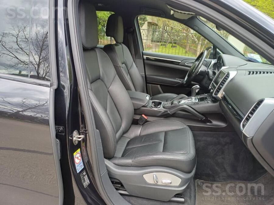 Melns Porsche Cayenne 2012 Rīga, ar dzinēja tilpumu 3.00 L un nobraukumu 279 tūkst. km par 16900 €, foto 11 vietnē AUTOMOTO.COM.LV