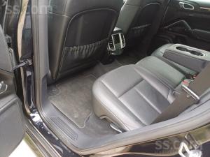 Melns Porsche Cayenne 2012 Rīga, ar dzinēja tilpumu 3.00 L un nobraukumu 279 tūkst. km par 16900 €, foto 12 vietnē AUTOMOTO.COM.LV