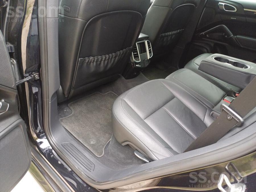 Melns Porsche Cayenne 2012 Rīga, ar dzinēja tilpumu 3.00 L un nobraukumu 279 tūkst. km par 16900 €, foto 12 vietnē AUTOMOTO.COM.LV
