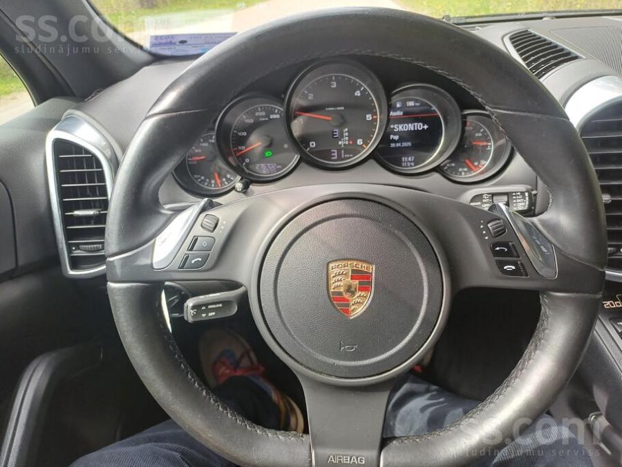 Melns Porsche Cayenne 2012 Rīga, ar dzinēja tilpumu 3.00 L un nobraukumu 279 tūkst. km par 16900 €, foto 13 vietnē AUTOMOTO.COM.LV